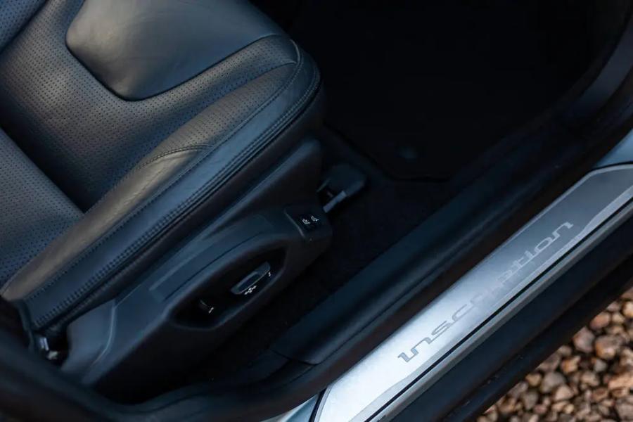 Pelēks Volvo XC60 2012 Rīga, ar dzinēja tilpumu 2.40 L un nobraukumu 260 tūkst. km par 11995 €, foto 25 vietnē AUTOMOTO.COM.LV