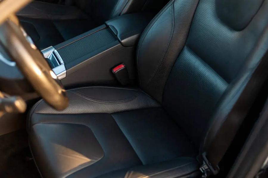 Pelēks Volvo XC60 2012 Rīga, ar dzinēja tilpumu 2.40 L un nobraukumu 260 tūkst. km par 11995 €, foto 27 vietnē AUTOMOTO.COM.LV