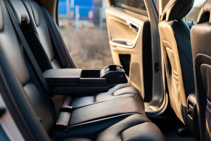 Pelēks Volvo XC60 2012 Rīga, ar dzinēja tilpumu 2.40 L un nobraukumu 260 tūkst. km par 11995 €, foto 29 vietnē AUTOMOTO.COM.LV