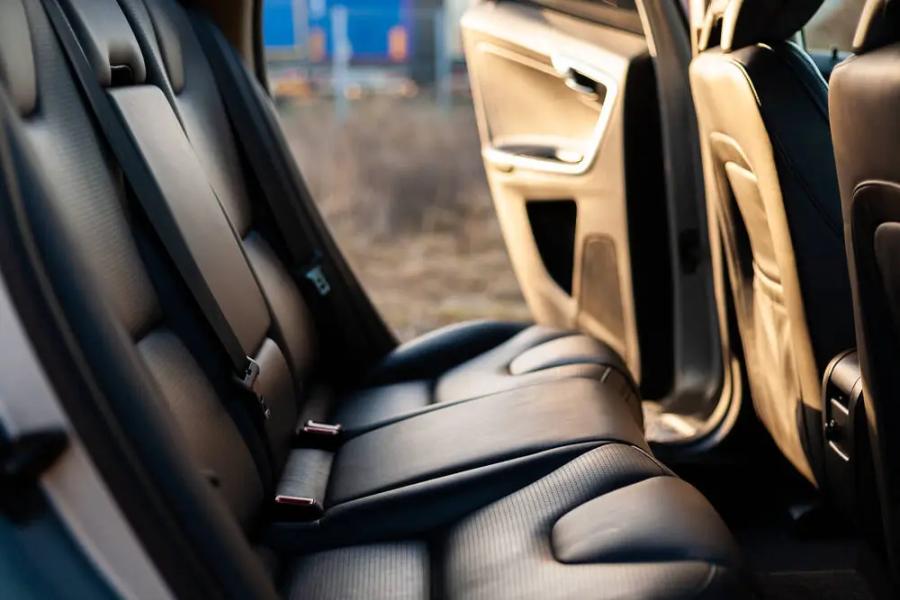 Pelēks Volvo XC60 2012 Rīga, ar dzinēja tilpumu 2.40 L un nobraukumu 260 tūkst. km par 11995 €, foto 30 vietnē AUTOMOTO.COM.LV