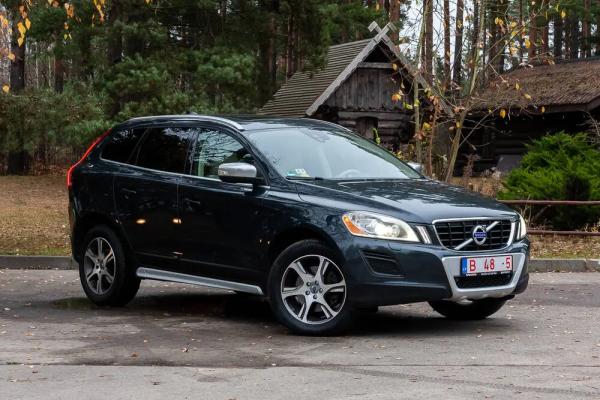 Pelēks Volvo XC60 2012 Rīga, ar dzinēja tilpumu 2.00 L un nobraukumu 294 tūkst. km par 10995 €, foto 1 vietnē AUTOMOTO.COM.LV
