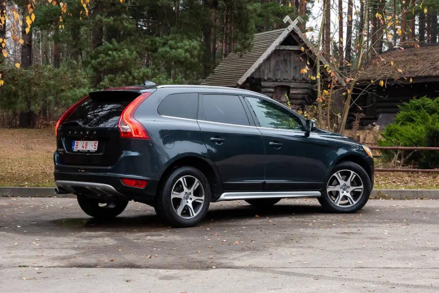 Grey Volvo XC60 2012 in Riga, with an engine capacity of 2.00 L and mileage of 294 thousand km for 10995 €, photo 5 on AUTOMOTO.COM.LV