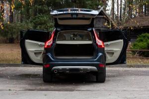 Grey Volvo XC60 2012 in Riga, with an engine capacity of 2.00 L and mileage of 294 thousand km for 10995 €, photo 6 on AUTOMOTO.COM.LV