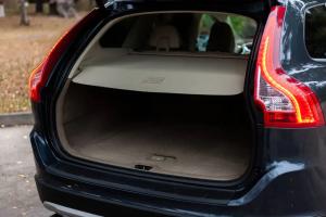 Grey Volvo XC60 2012 in Riga, with an engine capacity of 2.00 L and mileage of 294 thousand km for 10995 €, photo 10 on AUTOMOTO.COM.LV