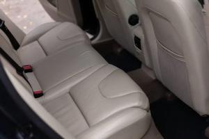 Grey Volvo XC60 2012 in Riga, with an engine capacity of 2.00 L and mileage of 294 thousand km for 10995 €, photo 13 on AUTOMOTO.COM.LV