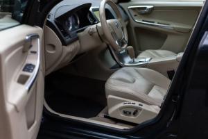Grey Volvo XC60 2012 in Riga, with an engine capacity of 2.00 L and mileage of 294 thousand km for 10995 €, photo 15 on AUTOMOTO.COM.LV