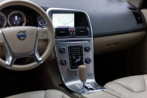 Grey Volvo XC60 2012 in Riga, with an engine capacity of 2.00 L and mileage of 294 thousand km for 10995 €, photo 22 on AUTOMOTO.COM.LV