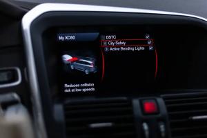 Grey Volvo XC60 2012 in Riga, with an engine capacity of 2.00 L and mileage of 294 thousand km for 10995 €, photo 24 on AUTOMOTO.COM.LV
