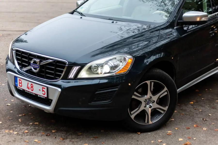 Grey Volvo XC60 2012 in Riga, with an engine capacity of 2.00 L and mileage of 294 thousand km for 10995 €, photo 25 on AUTOMOTO.COM.LV