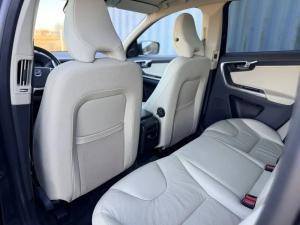 Pelēks Volvo XC60 2012 Rīga, ar dzinēja tilpumu 2.40 L un nobraukumu 230 tūkst. km par 11500 €, foto 9 vietnē AUTOMOTO.COM.LV
