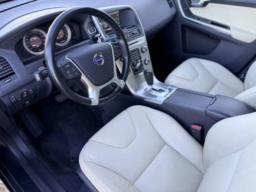 Pelēks Volvo XC60 2012 Rīga, ar dzinēja tilpumu 2.40 L un nobraukumu 230 tūkst. km par 11500 €, foto 11 vietnē AUTOMOTO.COM.LV