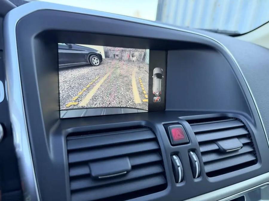 Pelēks Volvo XC60 2012 Rīga, ar dzinēja tilpumu 2.40 L un nobraukumu 230 tūkst. km par 11500 €, foto 23 vietnē AUTOMOTO.COM.LV
