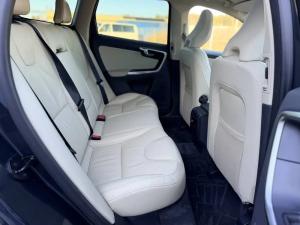 Pelēks Volvo XC60 2012 Rīga, ar dzinēja tilpumu 2.40 L un nobraukumu 230 tūkst. km par 11500 €, foto 26 vietnē AUTOMOTO.COM.LV