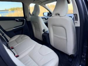 Pelēks Volvo XC60 2012 Rīga, ar dzinēja tilpumu 2.40 L un nobraukumu 230 tūkst. km par 11500 €, foto 27 vietnē AUTOMOTO.COM.LV