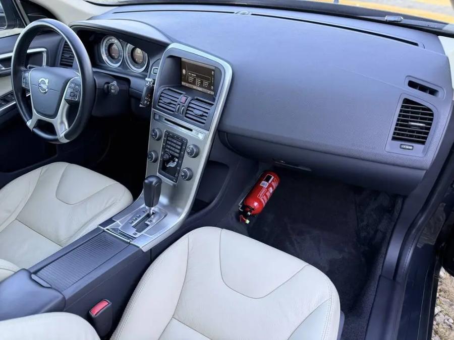 Pelēks Volvo XC60 2012 Rīga, ar dzinēja tilpumu 2.40 L un nobraukumu 230 tūkst. km par 11500 €, foto 29 vietnē AUTOMOTO.COM.LV