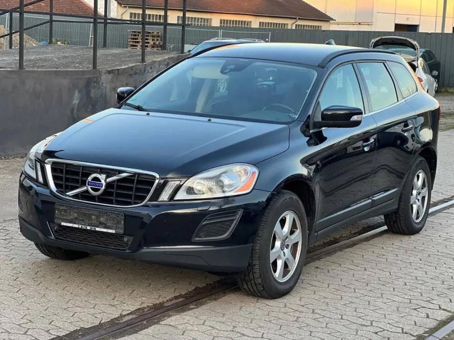 Grey Volvo XC60 2012 in Saldus, with an engine capacity of 2.00 L and mileage of 268 thousand km for 9500 €, photo 1 on AUTOMOTO.COM.LV