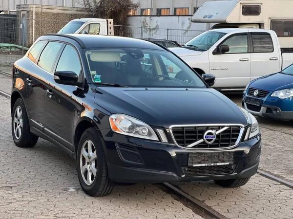 Grey Volvo XC60 2012 in Saldus, with an engine capacity of 2.00 L and mileage of 268 thousand km for 9500 €, photo 3 on AUTOMOTO.COM.LV