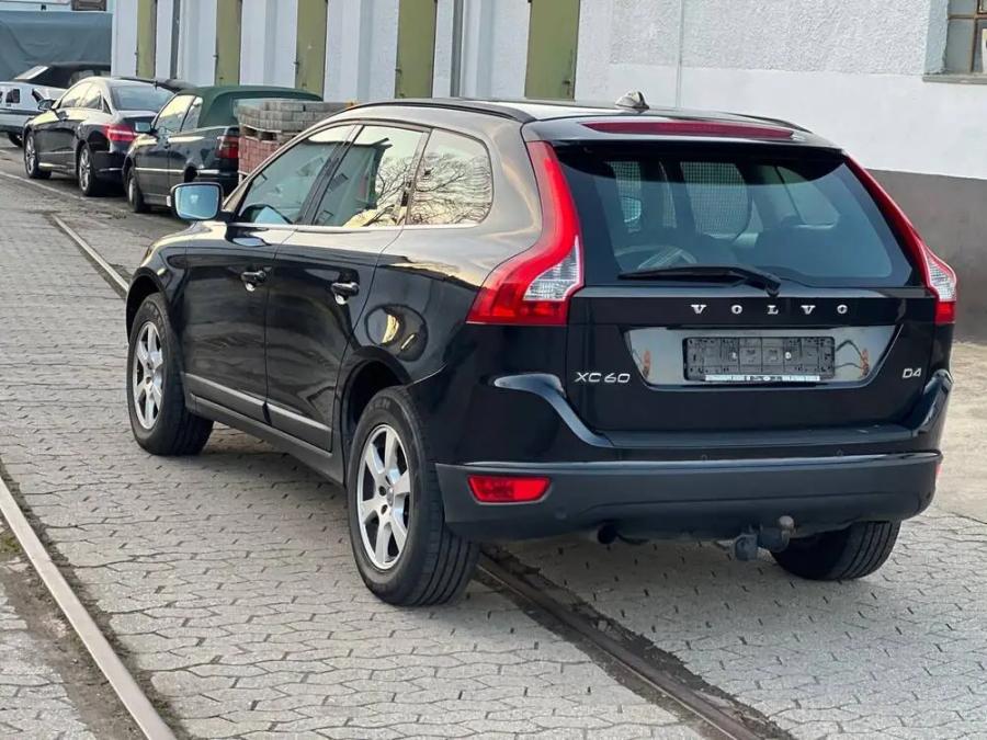 Grey Volvo XC60 2012 in Saldus, with an engine capacity of 2.00 L and mileage of 268 thousand km for 9500 €, photo 5 on AUTOMOTO.COM.LV