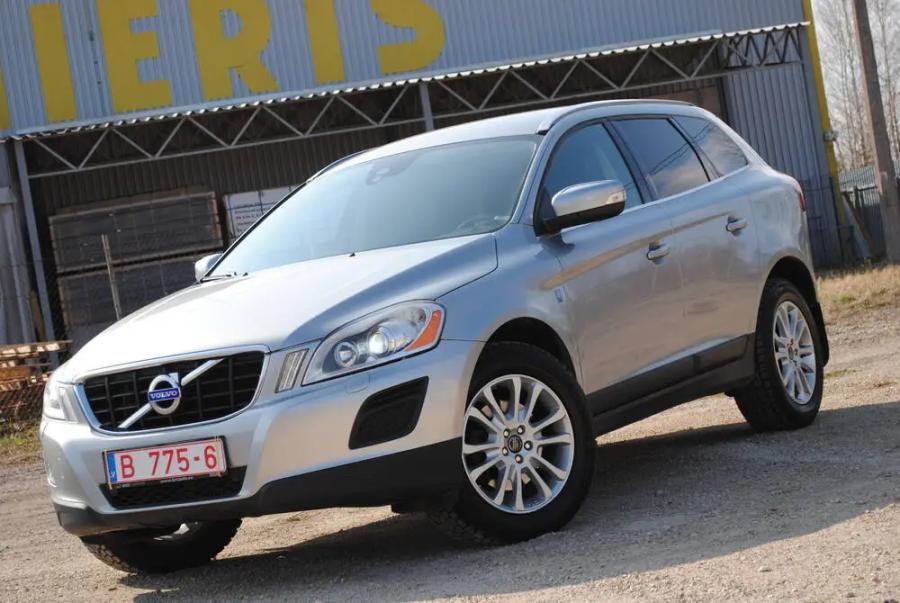 Grey Volvo XC60 2012 in Riga, with an engine capacity of 2.40 L and mileage of 286 thousand km for 7770 €, photo 1 on AUTOMOTO.COM.LV