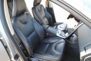 Grey Volvo XC60 2012 in Riga, with an engine capacity of 2.40 L and mileage of 286 thousand km for 7770 €, photo 13 on AUTOMOTO.COM.LV