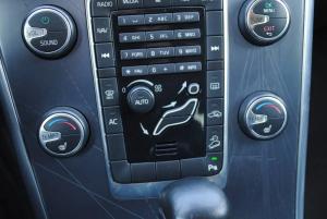 Grey Volvo XC60 2012 in Riga, with an engine capacity of 2.40 L and mileage of 286 thousand km for 7770 €, photo 22 on AUTOMOTO.COM.LV