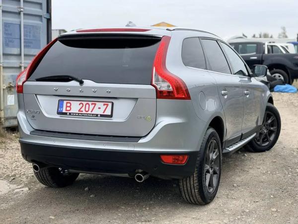 Pelēks Volvo XC60 2012 Rīga, ar dzinēja tilpumu 2.00 L un nobraukumu 0 tūkst. km par 9500 €, foto 4 vietnē AUTOMOTO.COM.LV