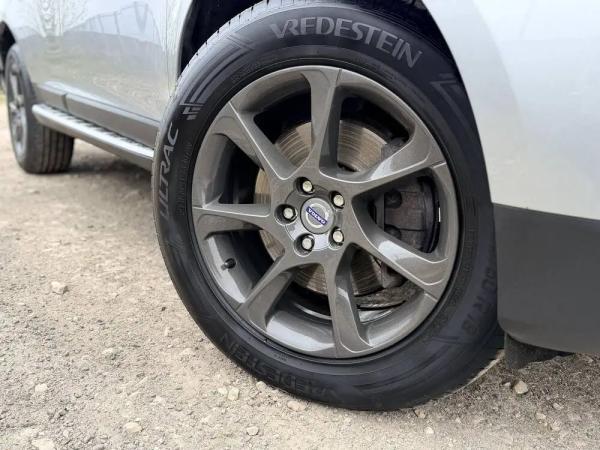 Pelēks Volvo XC60 2012 Rīga, ar dzinēja tilpumu 2.00 L un nobraukumu 0 tūkst. km par 9500 €, foto 5 vietnē AUTOMOTO.COM.LV