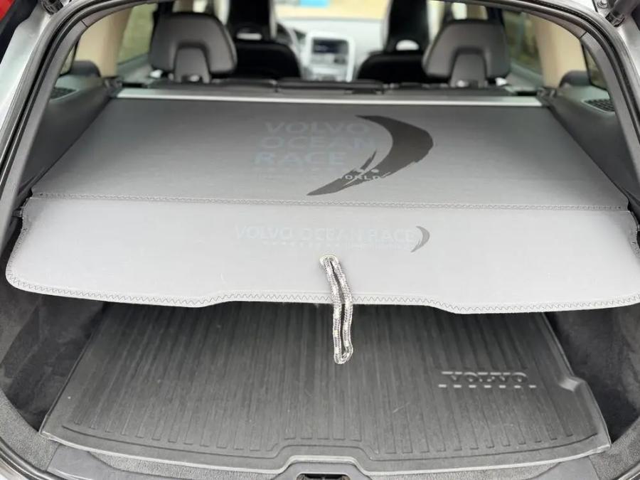 Grey Volvo XC60 2012 in Riga, with an engine capacity of 2.00 L and mileage of 0 thousand km for 9500 €, photo 8 on AUTOMOTO.COM.LV