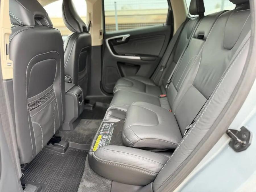 Grey Volvo XC60 2012 in Riga, with an engine capacity of 2.00 L and mileage of 0 thousand km for 9500 €, photo 12 on AUTOMOTO.COM.LV