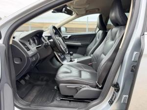 Grey Volvo XC60 2012 in Riga, with an engine capacity of 2.00 L and mileage of 0 thousand km for 9500 €, photo 16 on AUTOMOTO.COM.LV