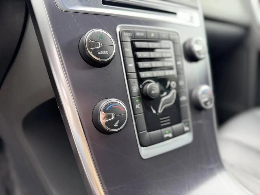 Grey Volvo XC60 2012 in Riga, with an engine capacity of 2.00 L and mileage of 0 thousand km for 9500 €, photo 24 on AUTOMOTO.COM.LV
