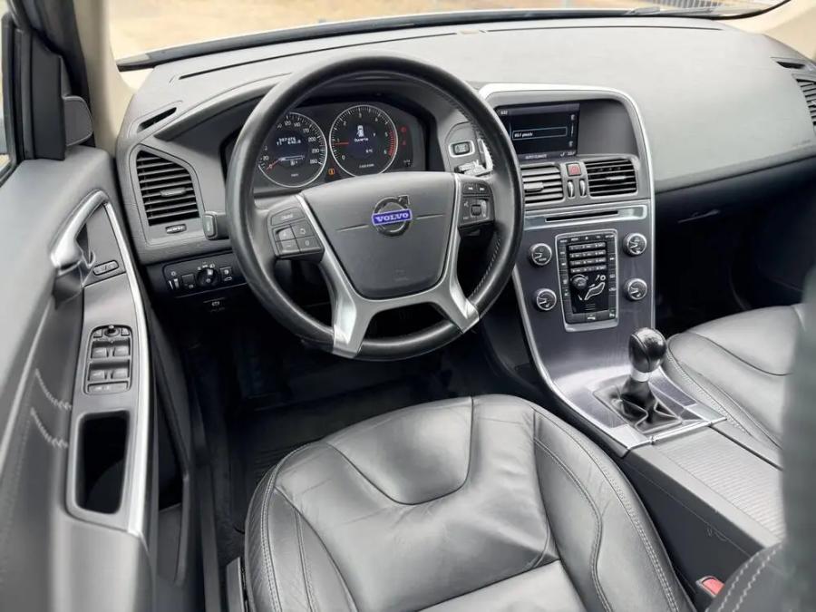 Grey Volvo XC60 2012 in Riga, with an engine capacity of 2.00 L and mileage of 0 thousand km for 9500 €, photo 25 on AUTOMOTO.COM.LV