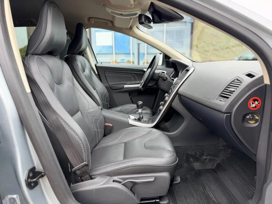 Grey Volvo XC60 2012 in Riga, with an engine capacity of 2.00 L and mileage of 0 thousand km for 9500 €, photo 28 on AUTOMOTO.COM.LV