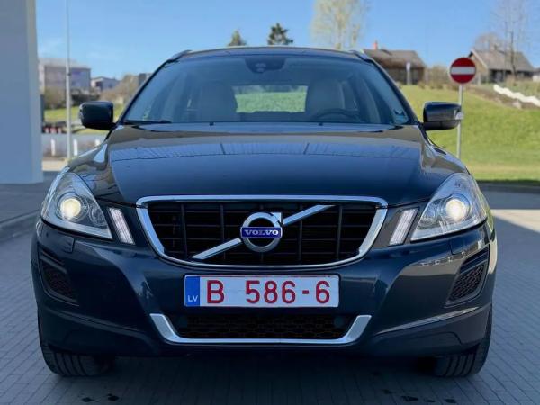 Grey Volvo XC60 2012 in Rezekne, with an engine capacity of 2.40 L and mileage of 283 thousand km for 9990 €, photo 1 on AUTOMOTO.COM.LV