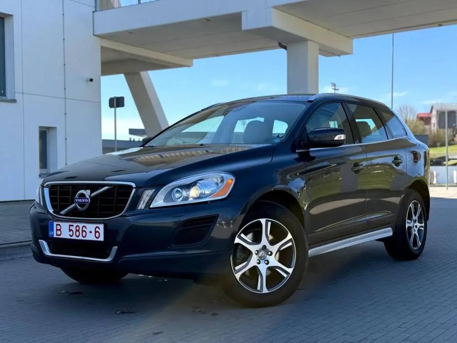 Grey Volvo XC60 2012 in Rezekne, with an engine capacity of 2.40 L and mileage of 283 thousand km for 9990 €, photo 3 on AUTOMOTO.COM.LV