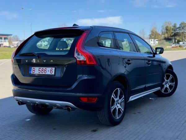 Grey Volvo XC60 2012 in Rezekne, with an engine capacity of 2.40 L and mileage of 283 thousand km for 9990 €, photo 4 on AUTOMOTO.COM.LV