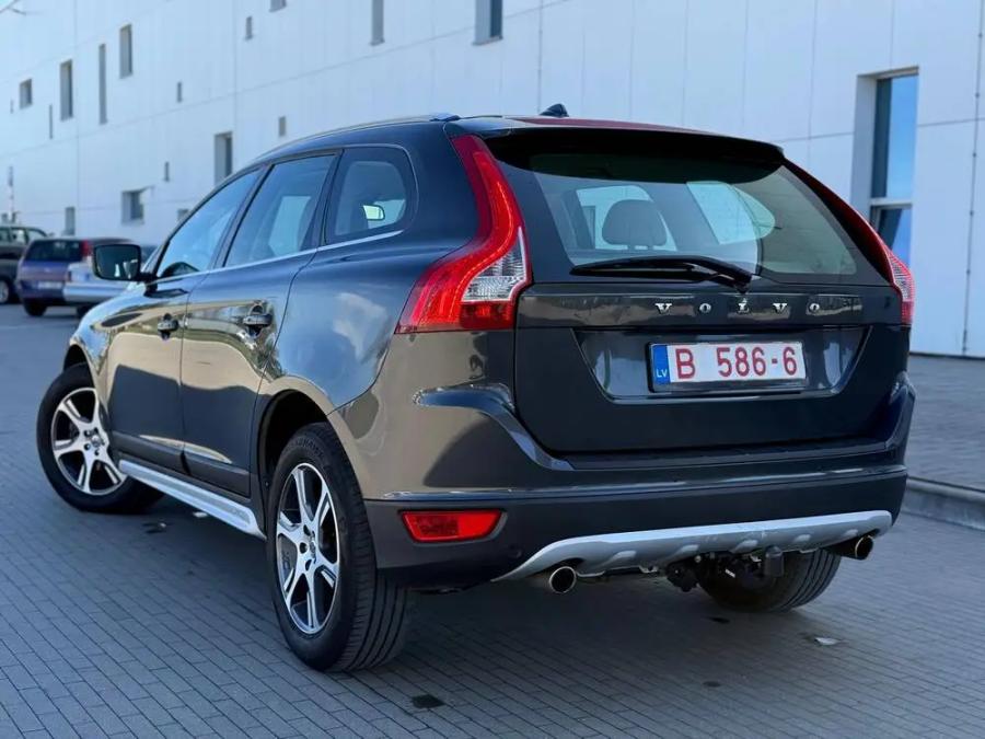 Grey Volvo XC60 2012 in Rezekne, with an engine capacity of 2.40 L and mileage of 283 thousand km for 9990 €, photo 6 on AUTOMOTO.COM.LV