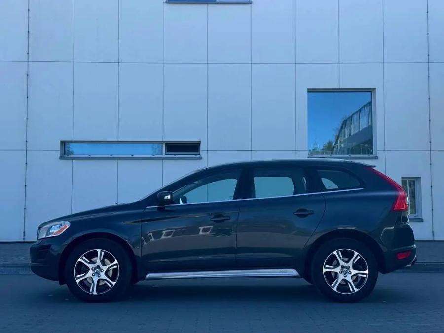 Grey Volvo XC60 2012 in Rezekne, with an engine capacity of 2.40 L and mileage of 283 thousand km for 9990 €, photo 7 on AUTOMOTO.COM.LV
