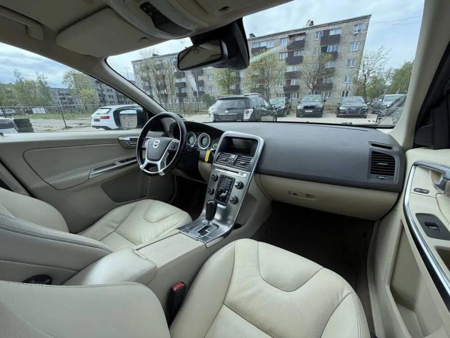 Grey Volvo XC60 2012 in Rezekne, with an engine capacity of 2.40 L and mileage of 283 thousand km for 9990 €, photo 8 on AUTOMOTO.COM.LV