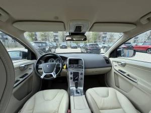 Grey Volvo XC60 2012 in Rezekne, with an engine capacity of 2.40 L and mileage of 283 thousand km for 9990 €, photo 9 on AUTOMOTO.COM.LV