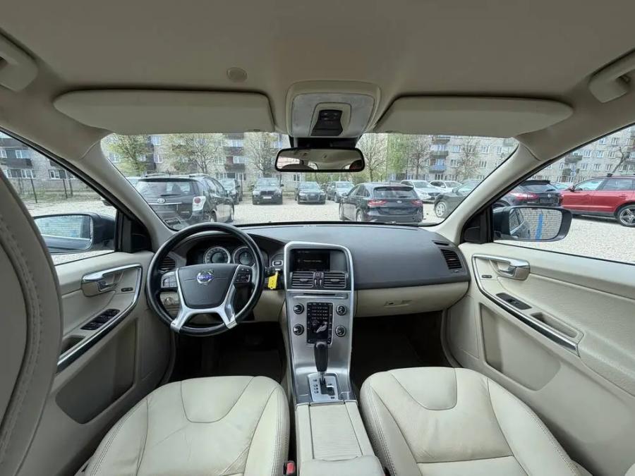 Grey Volvo XC60 2012 in Rezekne, with an engine capacity of 2.40 L and mileage of 283 thousand km for 9990 €, photo 9 on AUTOMOTO.COM.LV