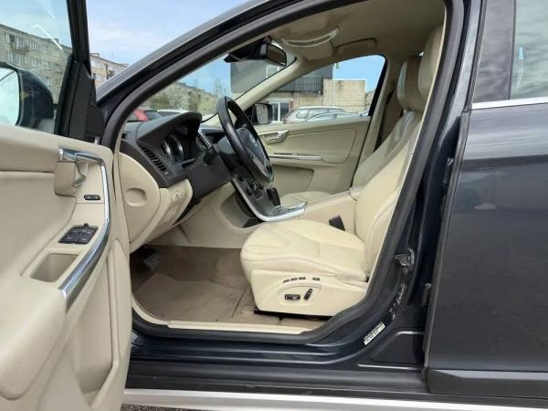 Grey Volvo XC60 2012 in Rezekne, with an engine capacity of 2.40 L and mileage of 283 thousand km for 9990 €, photo 9 on AUTOMOTO.COM.LV