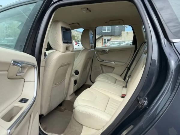 Grey Volvo XC60 2012 in Rezekne, with an engine capacity of 2.40 L and mileage of 283 thousand km for 9990 €, photo 10 on AUTOMOTO.COM.LV