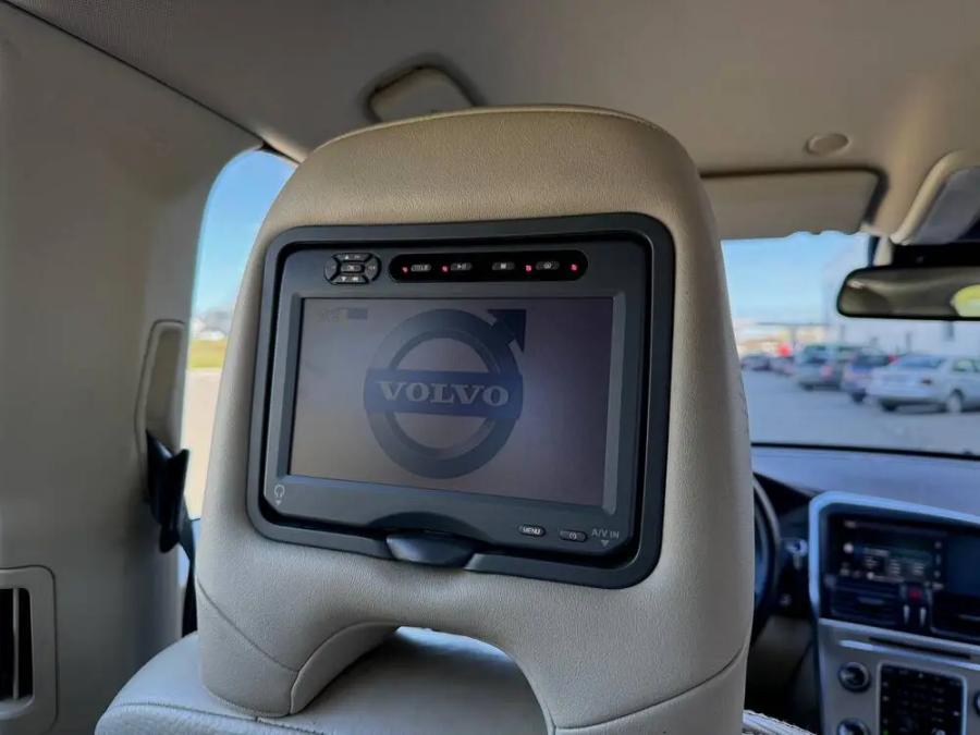 Grey Volvo XC60 2012 in Rezekne, with an engine capacity of 2.40 L and mileage of 283 thousand km for 9990 €, photo 14 on AUTOMOTO.COM.LV