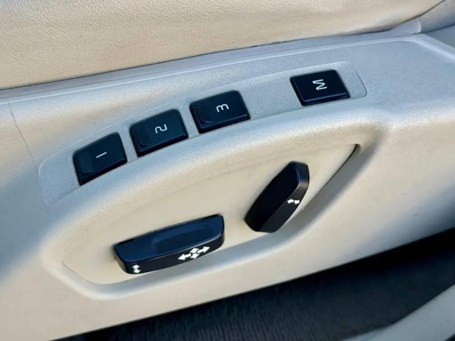 Grey Volvo XC60 2012 in Rezekne, with an engine capacity of 2.40 L and mileage of 283 thousand km for 9990 €, photo 19 on AUTOMOTO.COM.LV