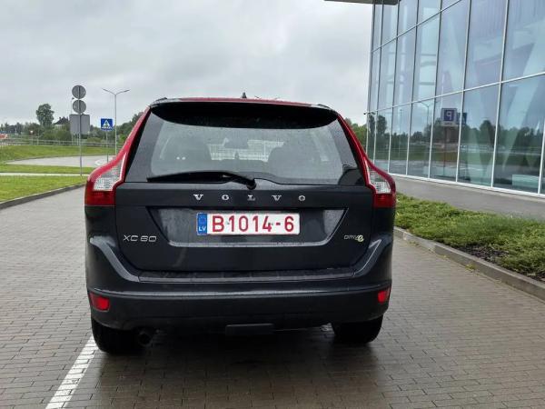 Grey Volvo XC60 2012 in Rezekne, with an engine capacity of 2.00 L and mileage of 257 thousand km for 8900 €, photo 6 on AUTOMOTO.COM.LV