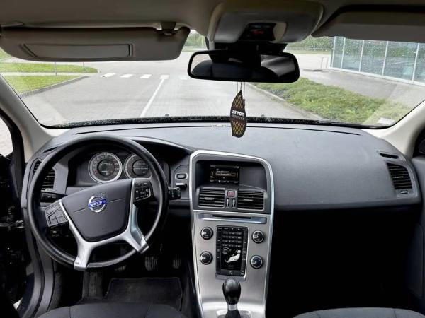 Grey Volvo XC60 2012 in Rezekne, with an engine capacity of 2.00 L and mileage of 257 thousand km for 8900 €, photo 9 on AUTOMOTO.COM.LV