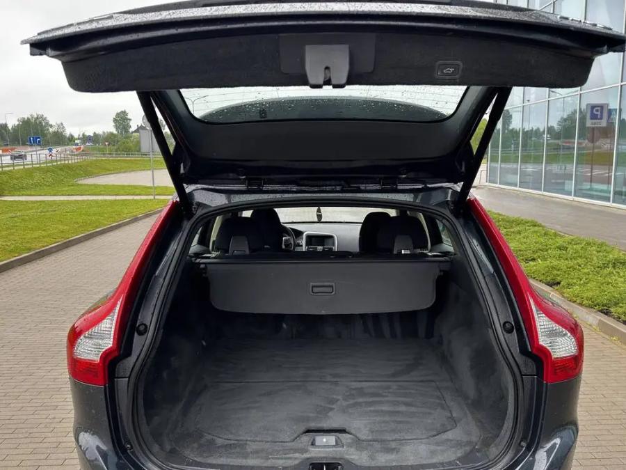 Pelēks Volvo XC60 2012 Rēzekne, ar dzinēja tilpumu 2.00 L un nobraukumu 257 tūkst. km par 8900 €, foto 11 vietnē AUTOMOTO.COM.LV