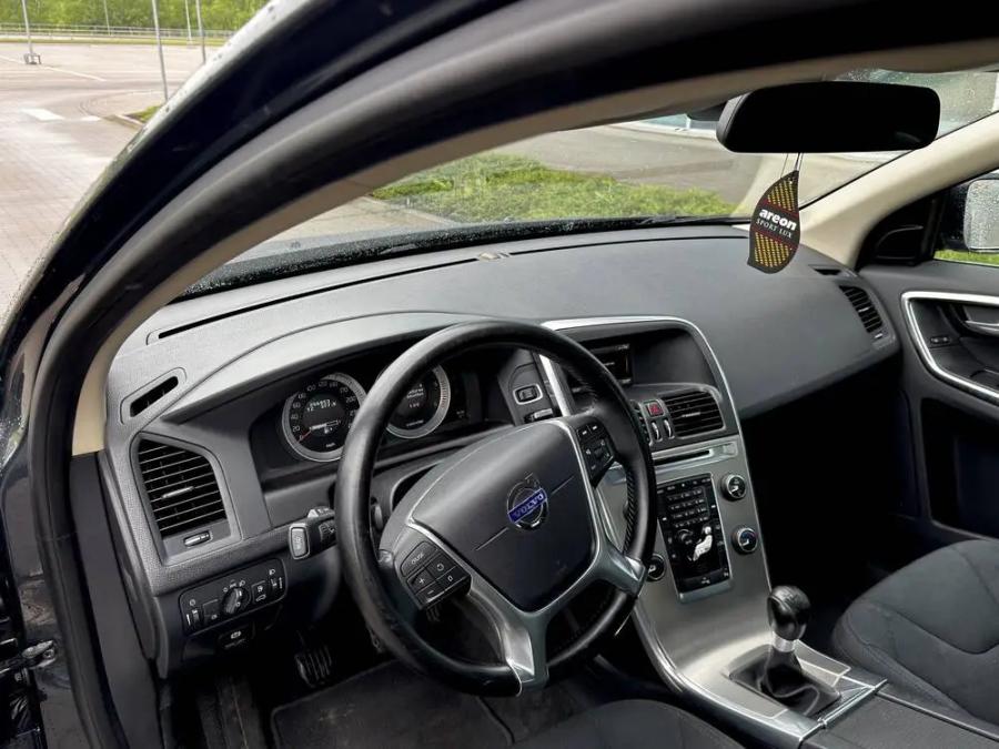 Pelēks Volvo XC60 2012 Rēzekne, ar dzinēja tilpumu 2.00 L un nobraukumu 257 tūkst. km par 8900 €, foto 13 vietnē AUTOMOTO.COM.LV