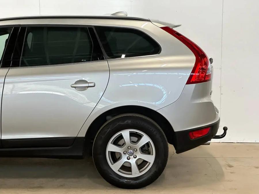 Pelēks Volvo XC60 2012 Jūrmala, ar dzinēja tilpumu 2.00 L un nobraukumu 254 tūkst. km par 9990 €, foto 19 vietnē AUTOMOTO.COM.LV